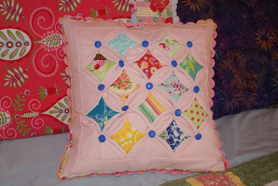 cathedral-windows-pillow - Crafty Gemini