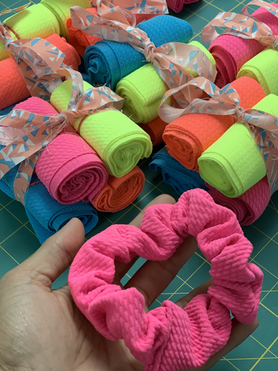 How to Make a Scrunchie- VIDEO TUTORIAL - Crafty Gemini