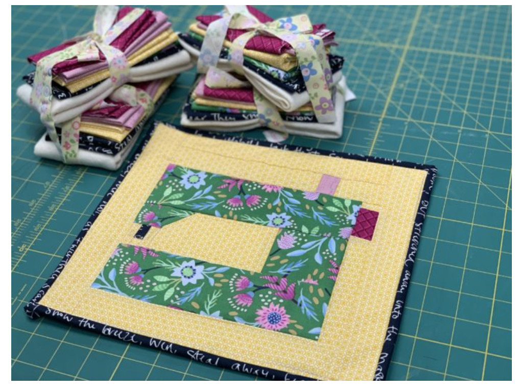Sewing Machine Mini Quilt - Crafty Gemini
